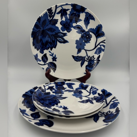 Royal Norfolk | Dining | Royal Norfolk Blue Floral Set Of 4 Dinnerware ...